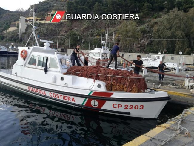 Sequestrati 8 km di rete spadara a Lipari