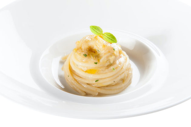 Gli spaghetti al cipollotto, ricetta e segreti in tv