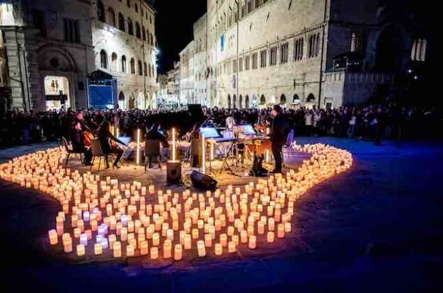 100 anni di Baci celebrato con uno spettacolare concerto live